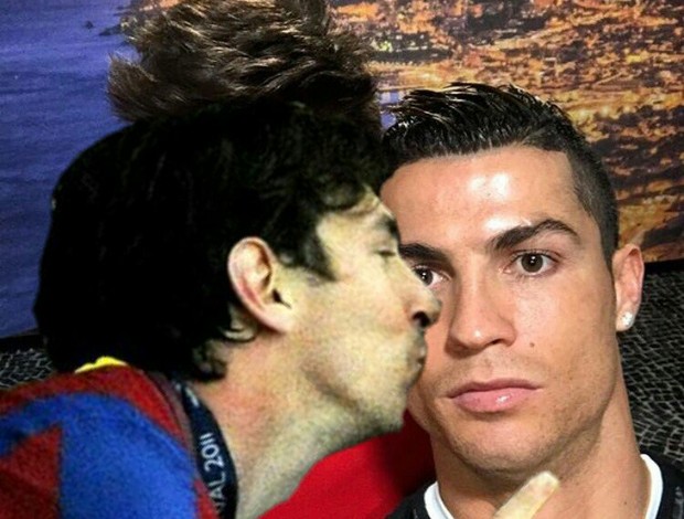 Pose De Cristiano Ronaldo Com Boneco De Cera Vira Meme Na Internet