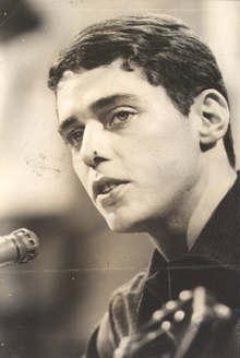 Chico Buarque chega aos 75 anos reconhecido como artista completo